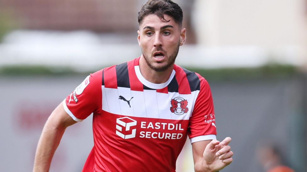 Dan Happe: Leyton Orient defender signs new two-year deal - BBC Sport