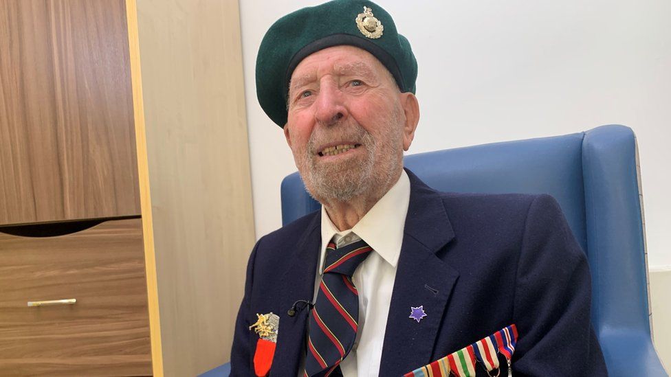 Scots veteran recalls tears of Germany's child soldiers - BBC News