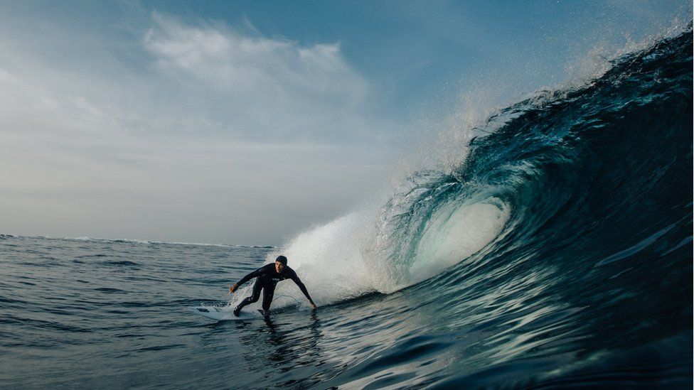 Big wave surfer Tom Lowe back after near-death wipeout - BBC News