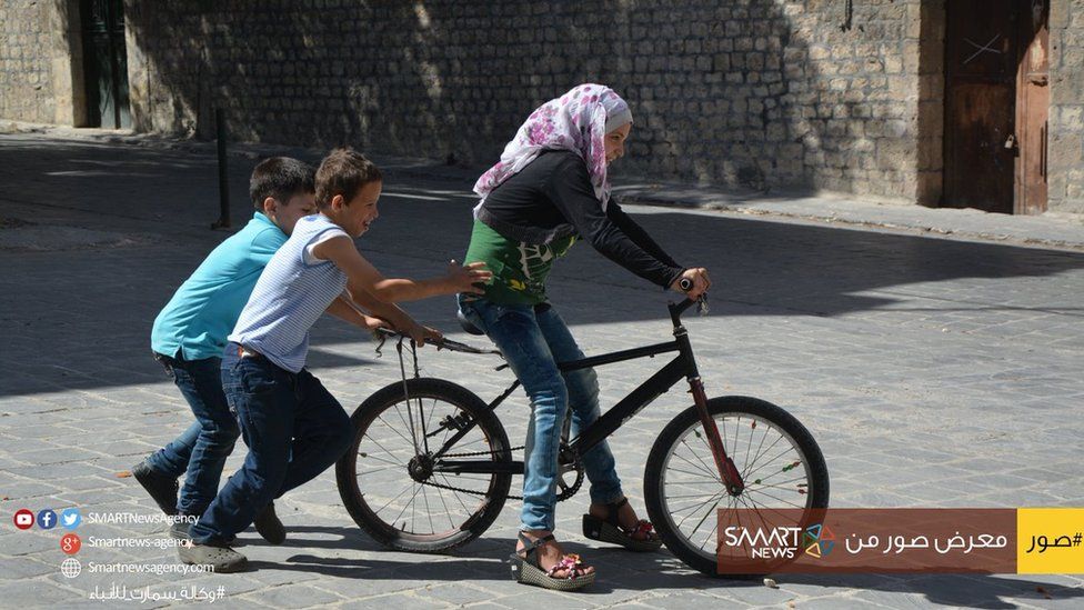 Syrians enjoy rare moment of calm as truce holds - BBC News