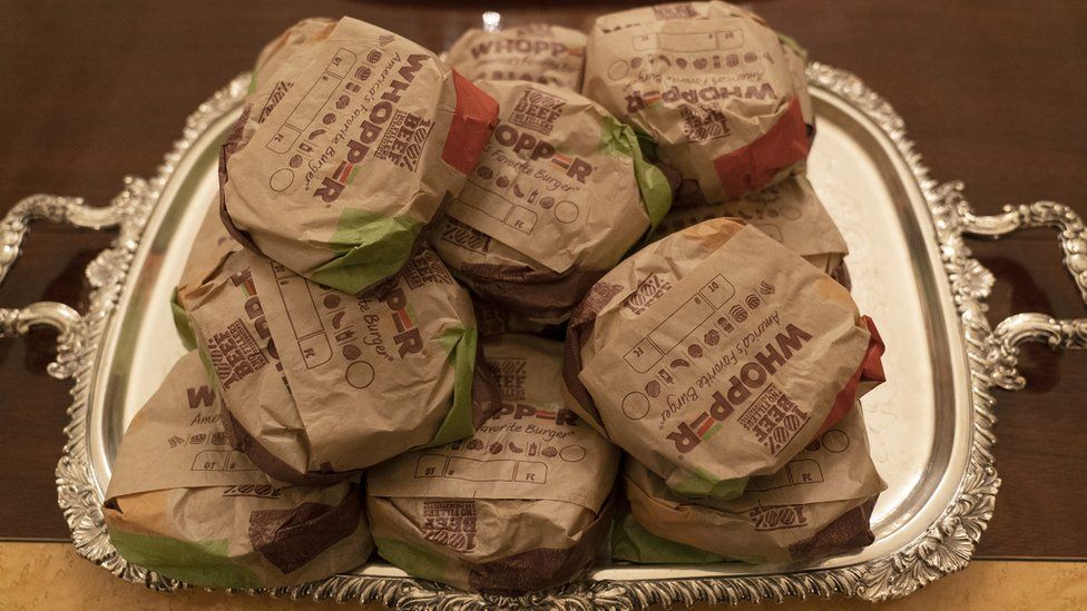 President Trump serves fast food dinner on silver platters - BBC Newsround