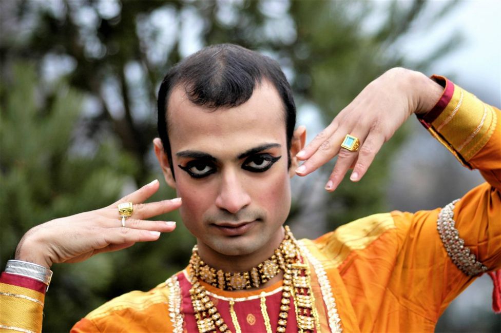 In pictures: South Asian culture in Scotland over 30 years - BBC News