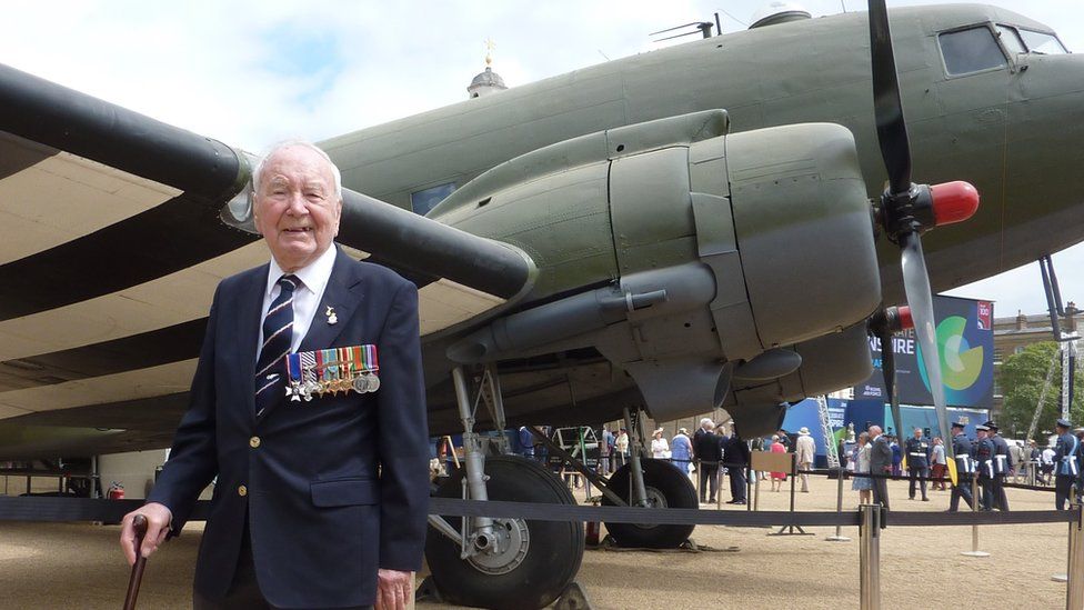 WW2 veteran 'emotional' at fallen friend Flimby memorial find - BBC News
