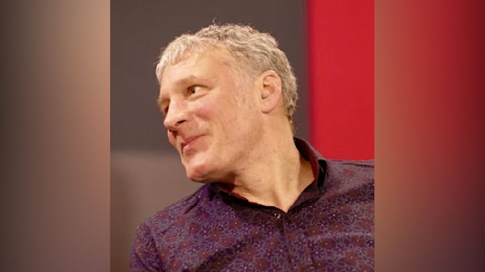 Ateb y Galw: Yr athro Jerry Hunter - BBC Cymru Fyw