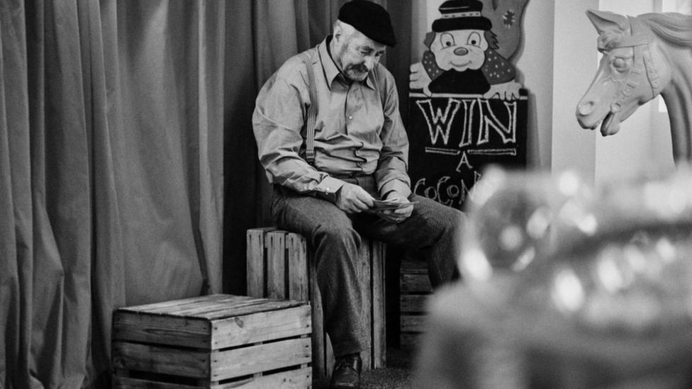 Fairground Reminiscence brings history of the fair to life - BBC News