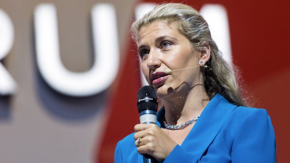 The 'next Einstein'? She's from Africa - BBC News