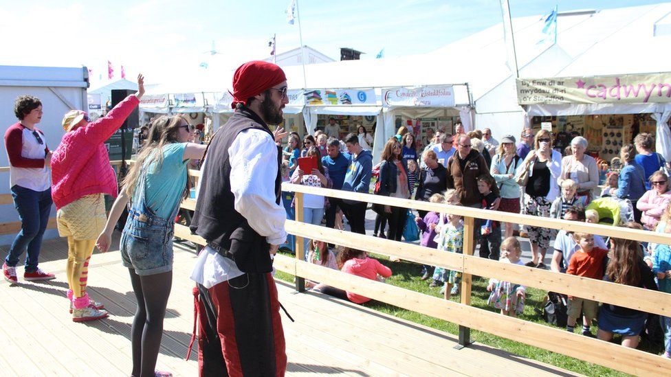 Lluniau'r Urdd: Dydd Mawrth // Tuesday at the Urdd - BBC Cymru Fyw