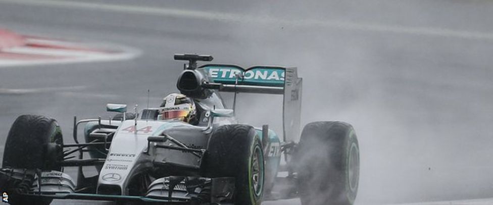 Lewis Hamilton wins British GP brilliantly after late rain - BBC Sport
