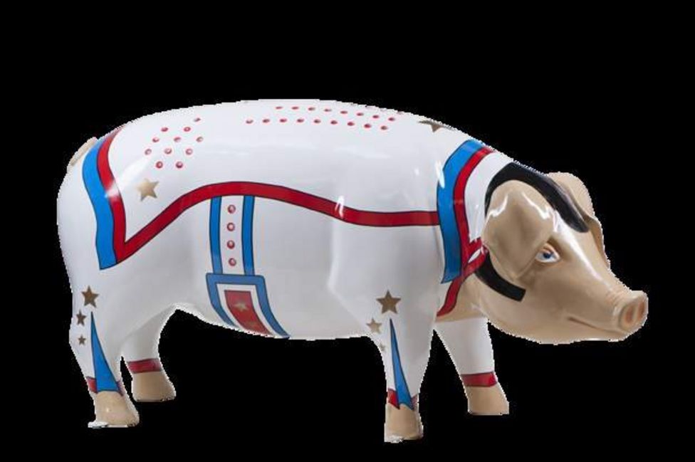 Ed Sheeran bought pig statue of himself at auction - BBC News