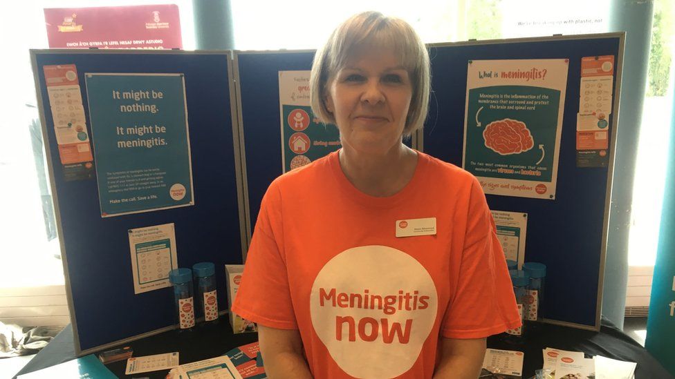 Meningitis vaccine: Students in Wales urged to get jab - BBC News