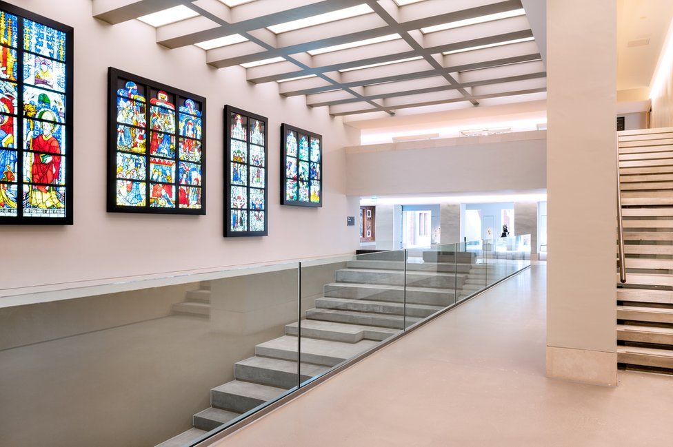 Glasgow Burrell Collection reopens after five-year revamp - BBC News