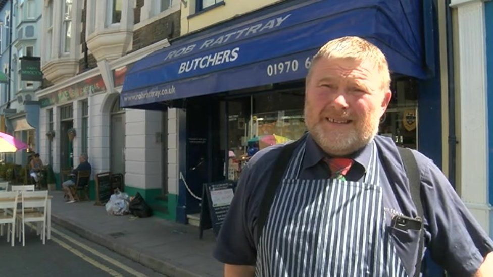 Coronavirus: Socially distanced holiday preparations under way - BBC News