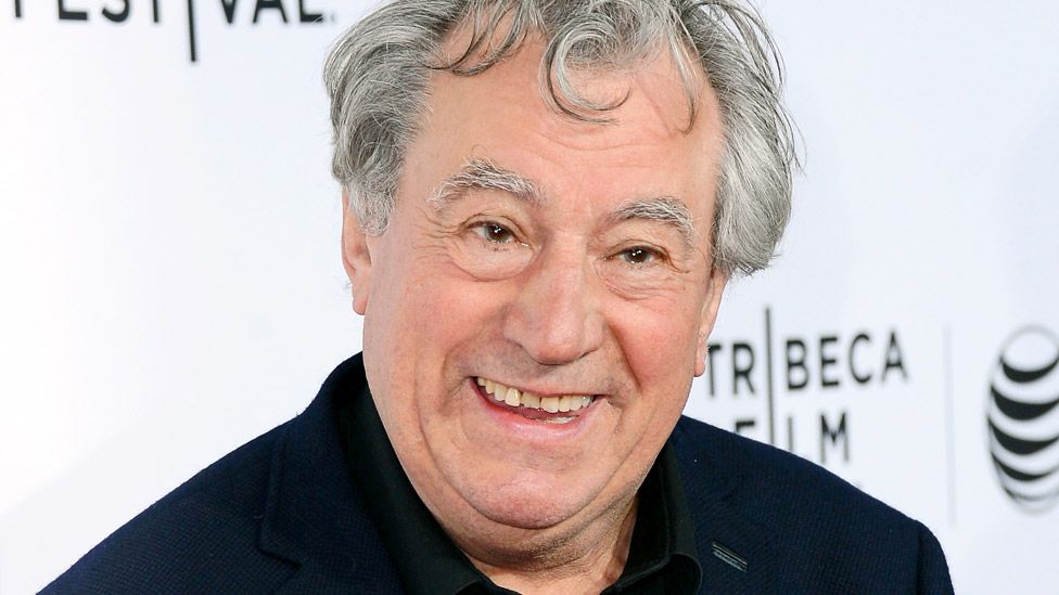 Sêr Monty Python ym Mae Colwyn i gofio Terry Jones - BBC Cymru Fyw