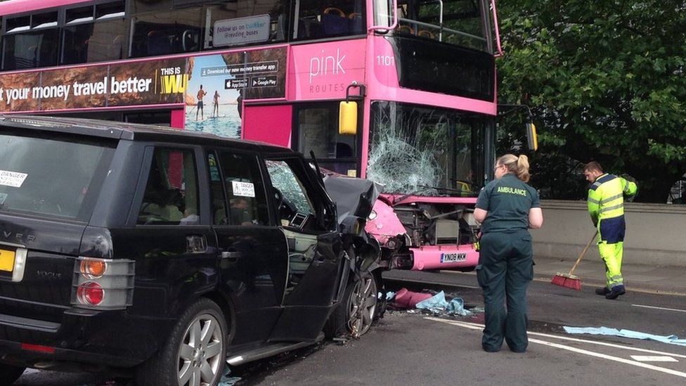 Drink driving arrest after Reading bus crash - BBC News