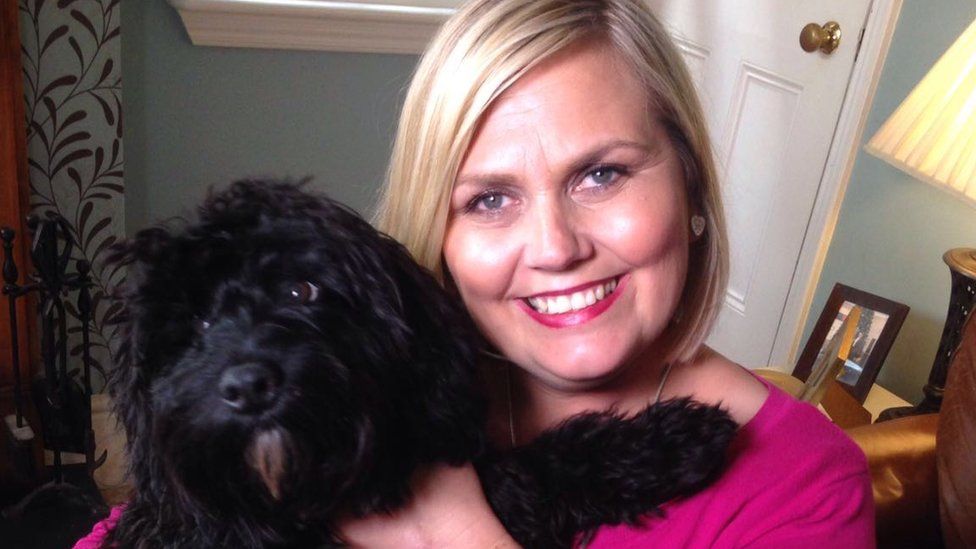 Lisa Potts: Freedom of Wolverhampton honour for machete heroine - BBC News