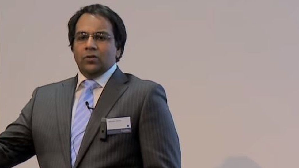 Cambridge and UCL professor ‘did not notice’ double salaries - BBC News