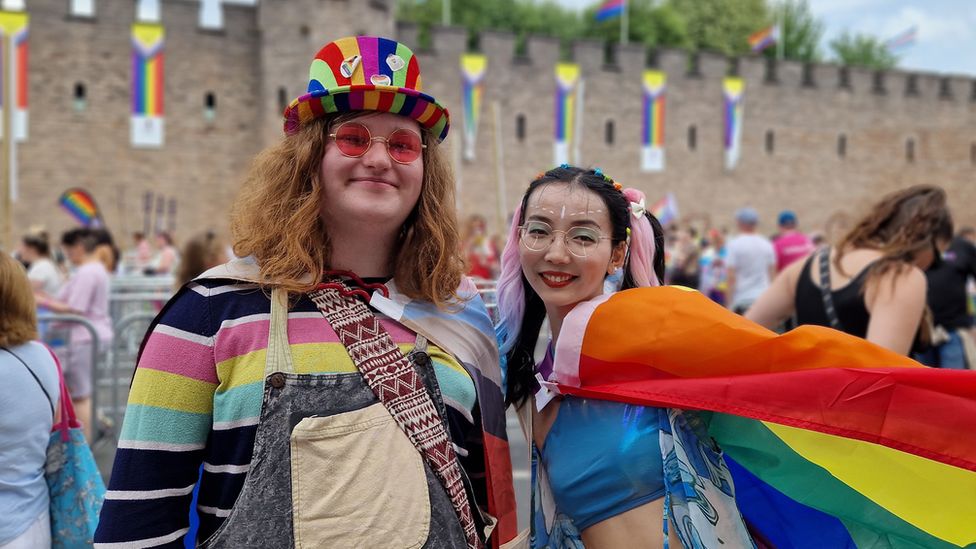 Cardiff: Pride Cymru celebrates its largest parade - BBC News