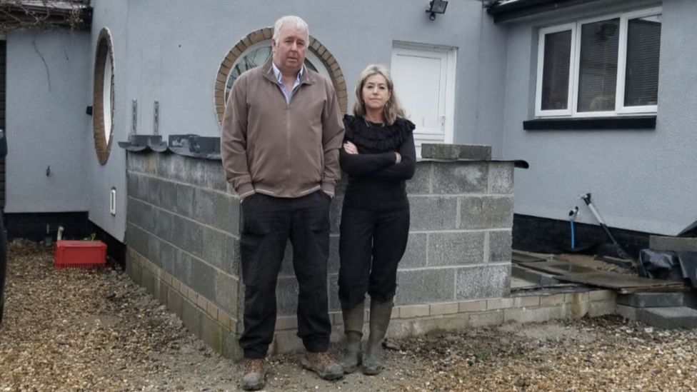 Devon builder denies claims of poor and unfinished work - BBC News