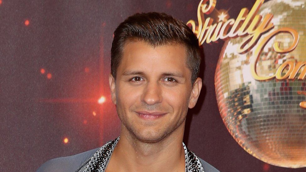 Pasha quits Strictly Come Dancing - BBC Newsround