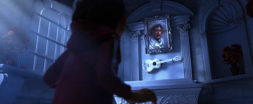 Should you go loco over trailer for Pixar's Coco? - BBC News