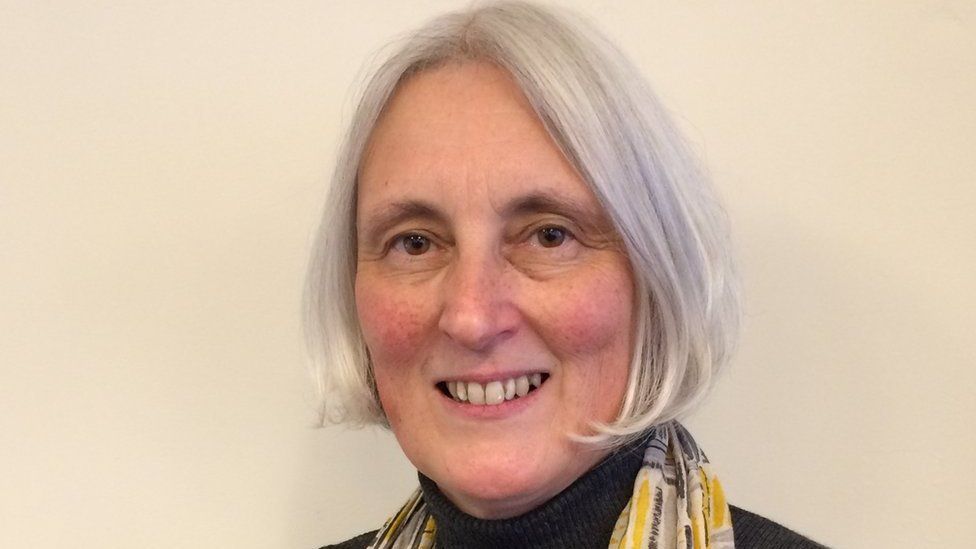 Esgob Bangor yn ymddiheuro i Virginia Crosbie dros sylw ar-lein - BBC ...