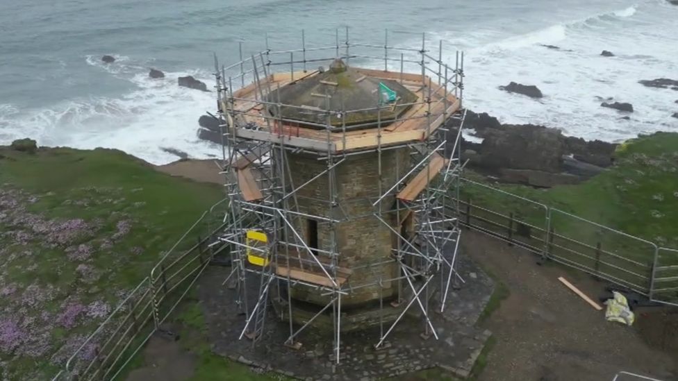 Delayed Bude storm tower project to end by Christmas - BBC News