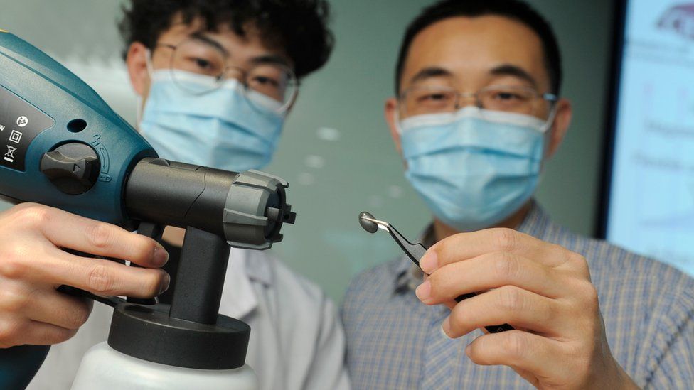 Magic spray turns objects into mini robots - BBC Newsround