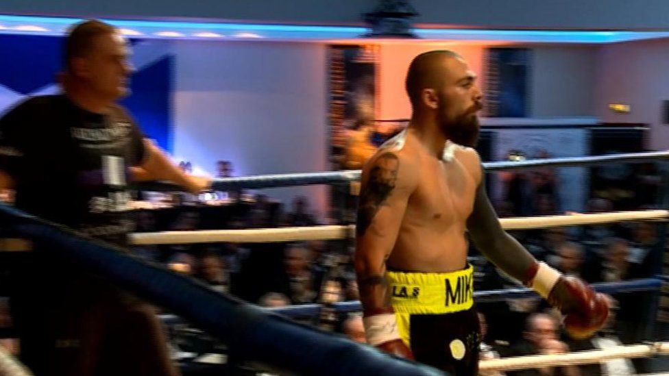 Last picture of boxer Mike Towell with young son - BBC News