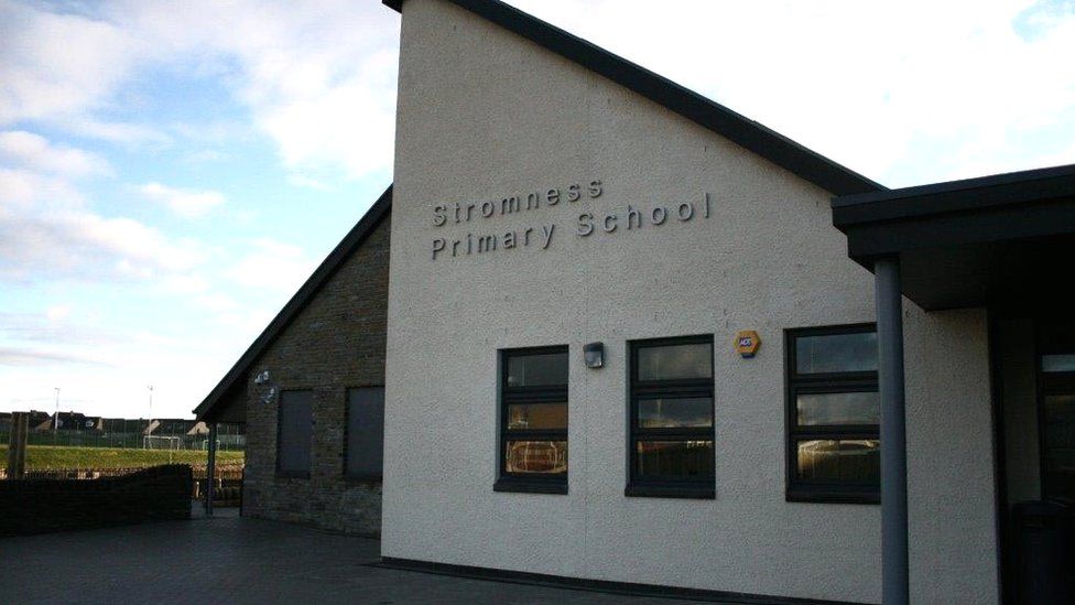 New Stromness school roof needs to be re-slated - BBC News