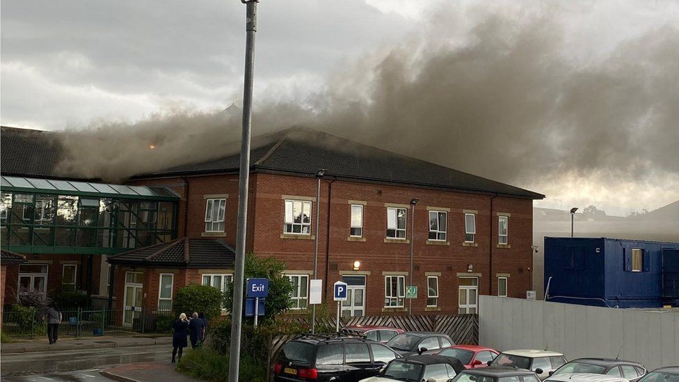 Trafford General: Lightning strike sets hospital roof on fire - BBC News