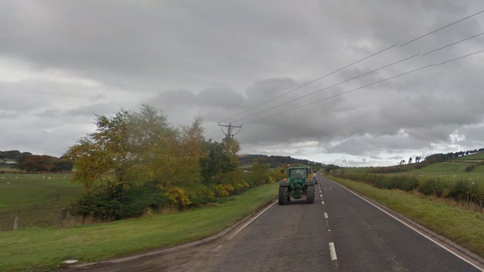 Woman 'critical' after three-vehicle crash near Thankerton - BBC News