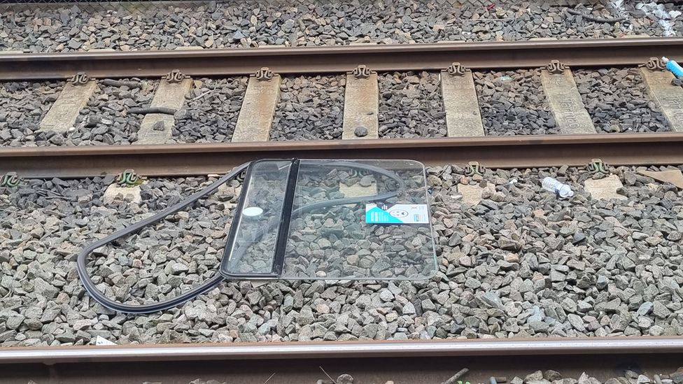 Metro train window forced out in Seaburn - BBC News