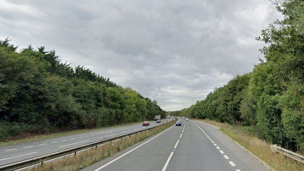 Milton Keynes: Pedestrian dies after being hit by car on A5 - BBC News