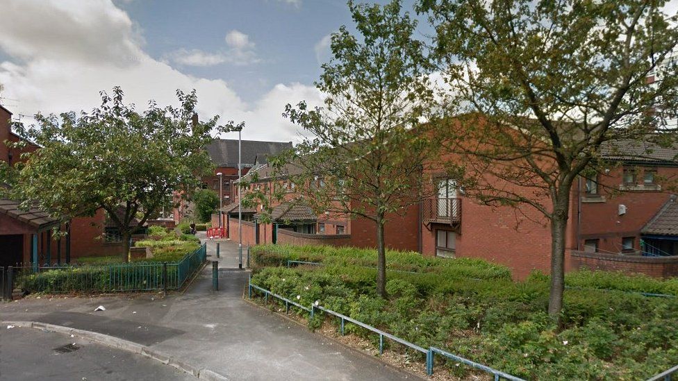 Man dies after being found covered in blood in Oldham - BBC News