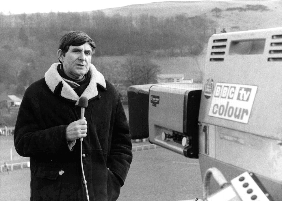 Bill McLaren: Tribute to mark centenary of 'voice of rugby' - BBC News