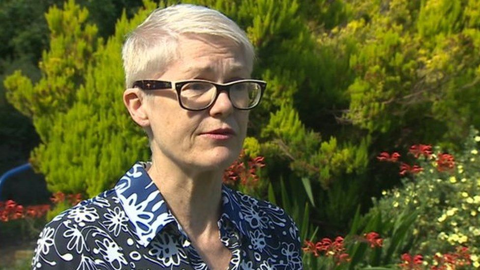 Chlamydia tests 'should be free online' in Wales - BBC News