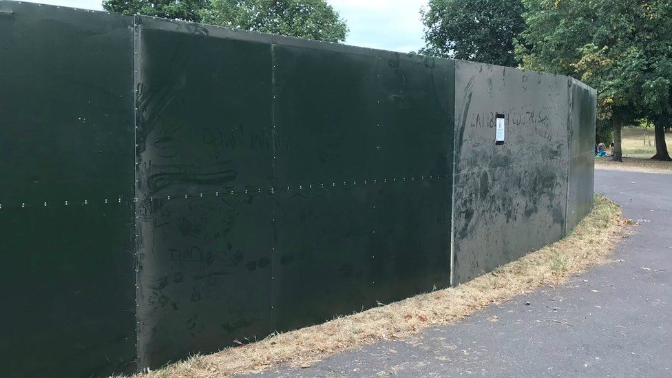 Lambeth Country Show terror security fence is 'overkill' - BBC News