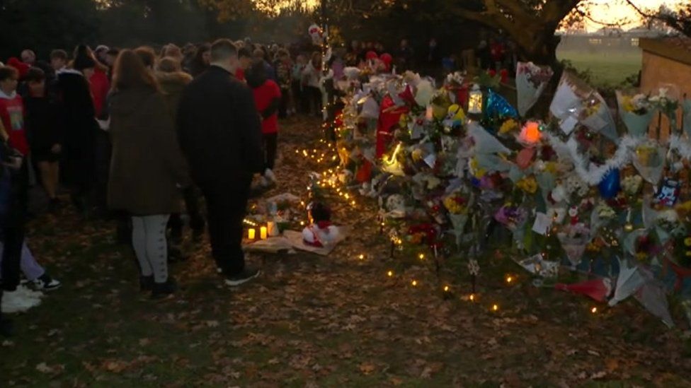 Crawley: Memorial walk held over death of Tyler Wills - BBC News