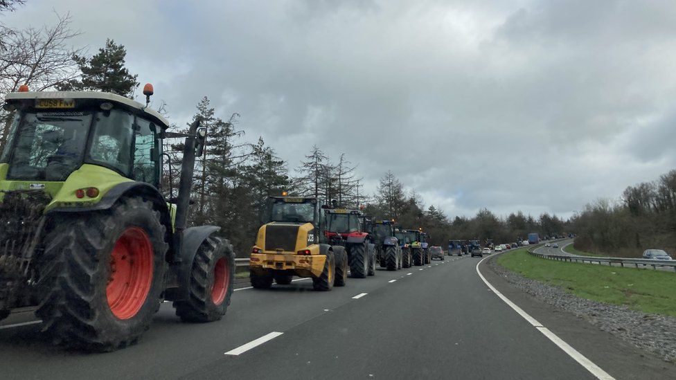 Carmarthen: Farmers disrupt A48 traffic with go-slow protest - BBC News