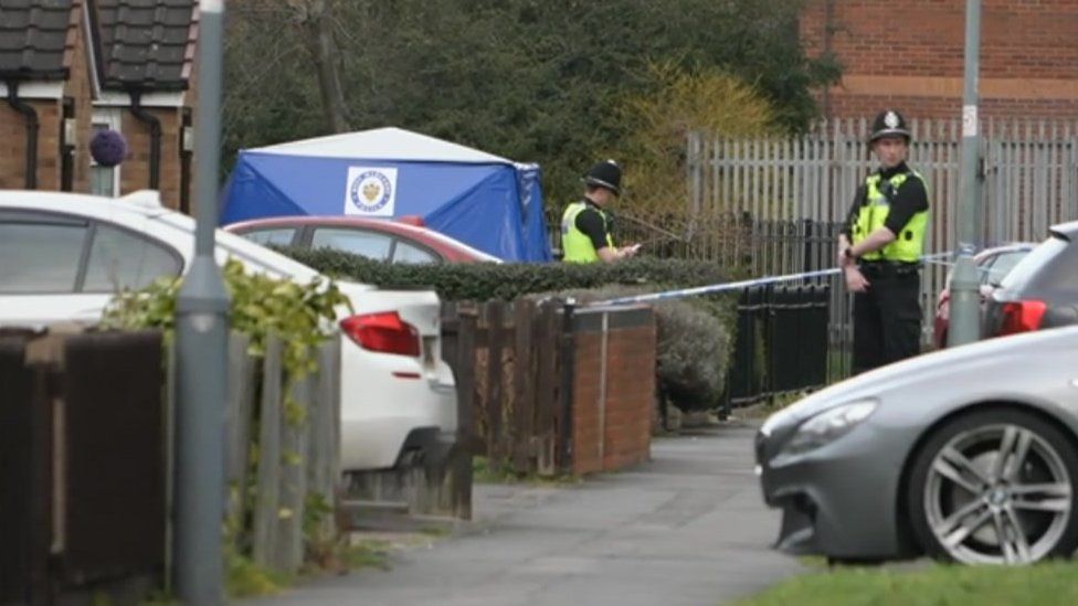 Man dead and another hurt in Birmingham stabbing - BBC News