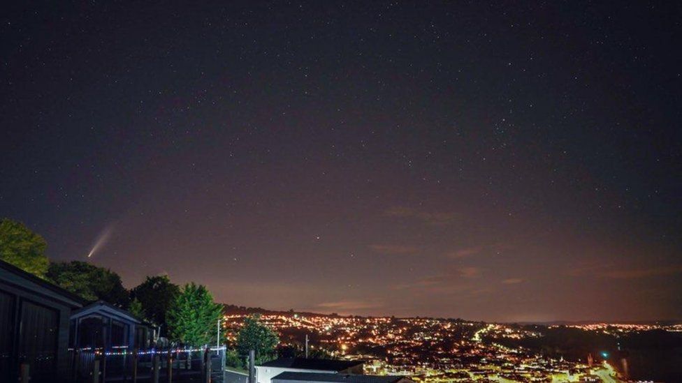 Comet Neowise streaks across UK skies - BBC Weather