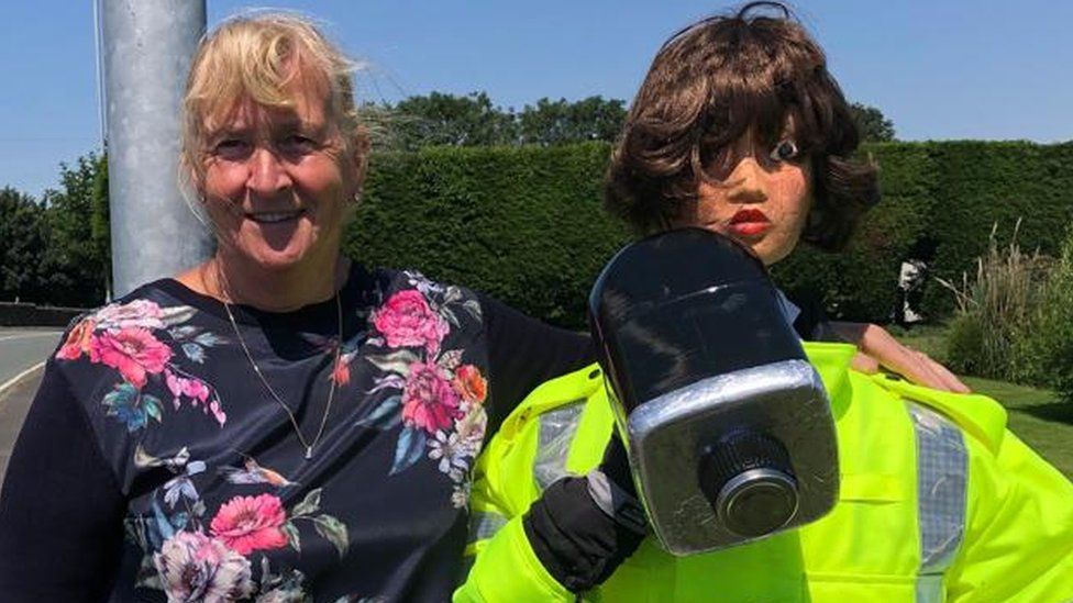 Scarecrow police officer slows speeding drivers in Lydiate - BBC News