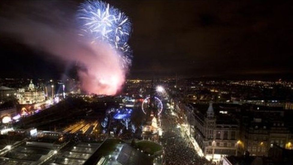 Edinburgh's Hogmanay street party tickets to go on sale - BBC News