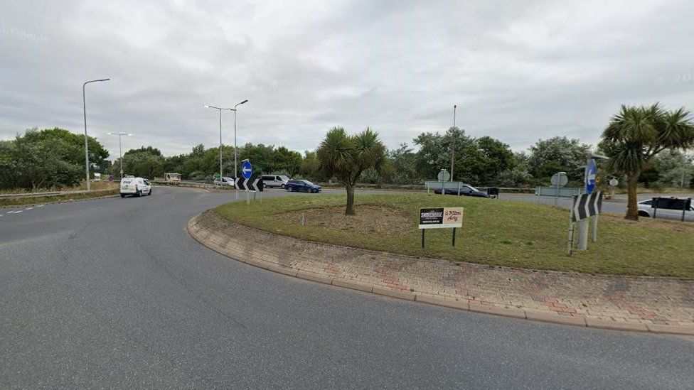 Norwich: Heartsease roundabout to get £4.4m upgrade - BBC News