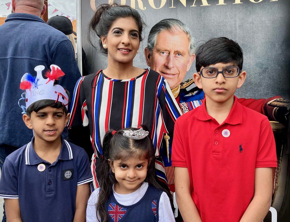 Crowds turn out for Coronation events in north-west England - BBC News