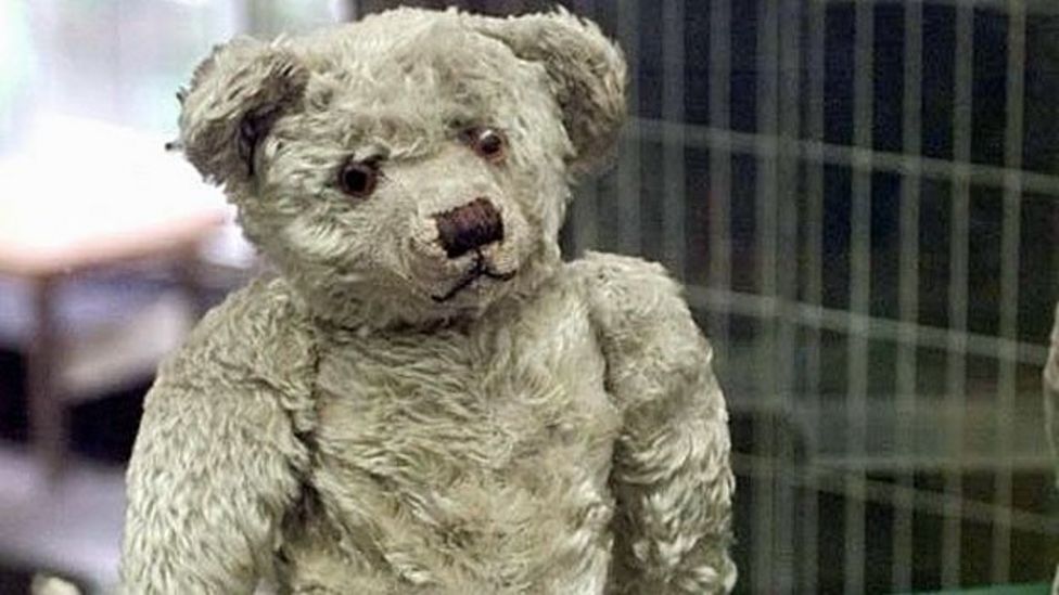 The skull of the 'real' Winnie goes on display - BBC News