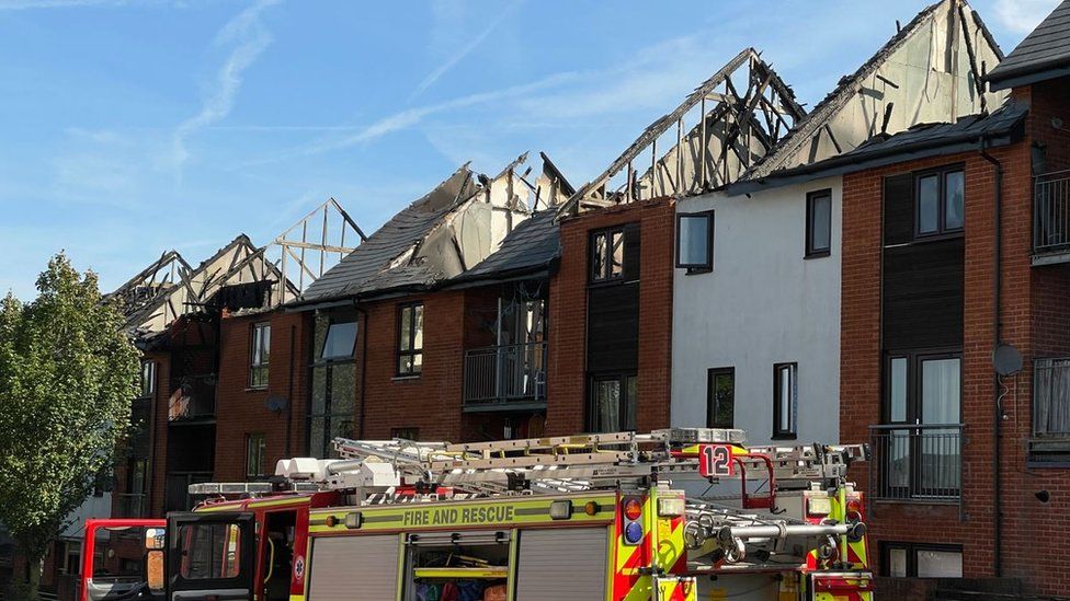 Basingstoke flat complex blaze began by accident - fire service - BBC News