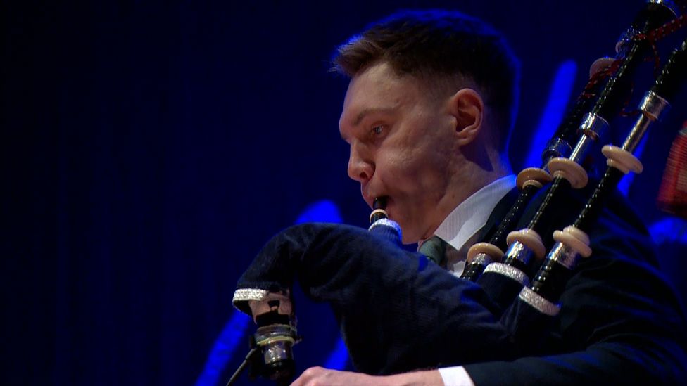 Piper wins BBC Radio Scotland young traditional musician award - BBC News