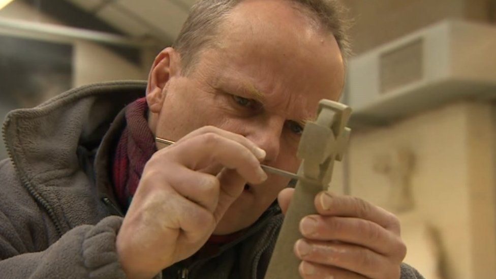 Replica Carne Cross given to South Korean war museum - BBC News