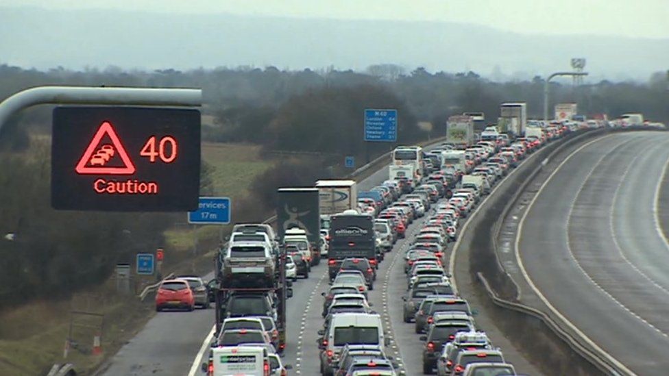 M40 fatal crash: No fog sensors at site, inquest told - BBC News